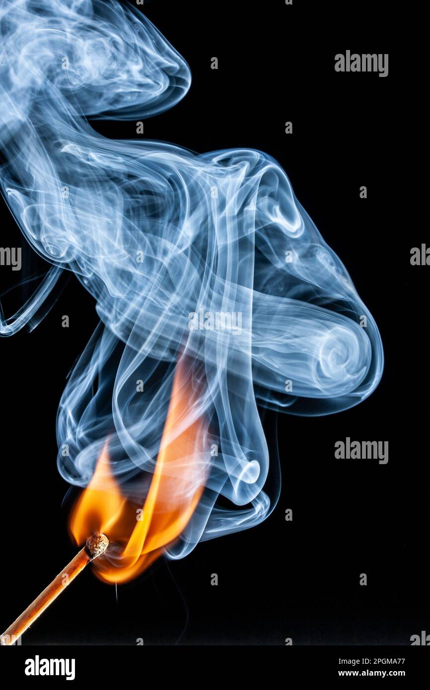 Streichholz, Brennend, verlöschend, Rauch, Qualm Stock Photo - Alamy