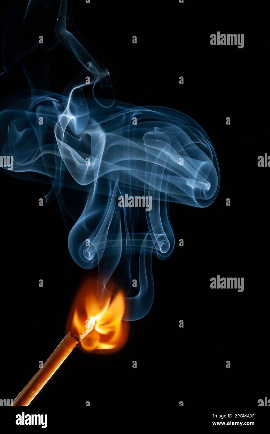Streichholz, Brennend, verlöschend, Rauch, Qualm Stock Photo - Alamy