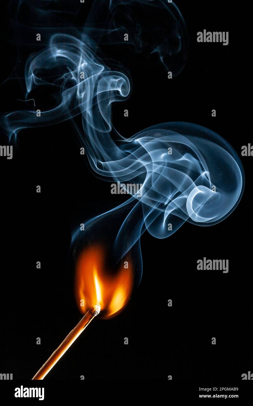 Streichholz, Brennend, verlöschend, Rauch, Qualm Stock Photo - Alamy