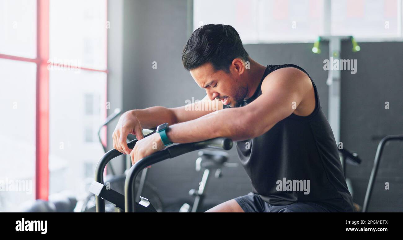 Strong man training cardio exercise hi-res stock photography and images ...
