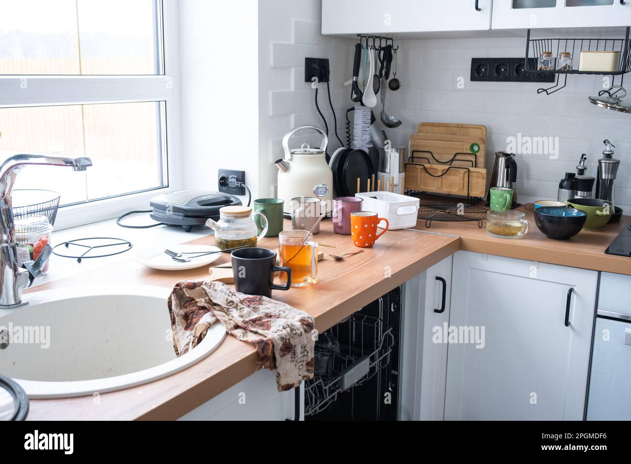 A mess in the kitchen, dirty dishes on the table, scattered things ...