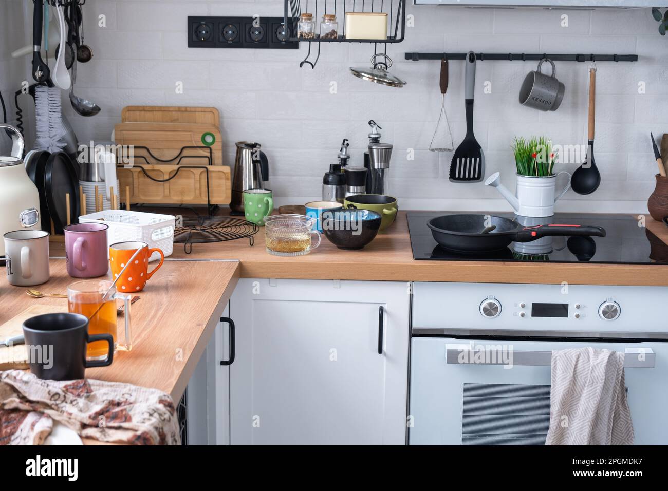 A mess in the kitchen, dirty dishes on the table, scattered things ...