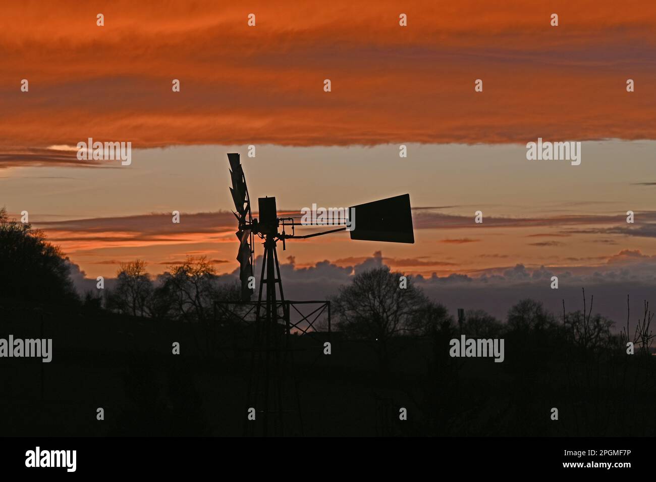 Bristol, UK. 23rd Mar, 2023. Windmill against the setting sun after a ...