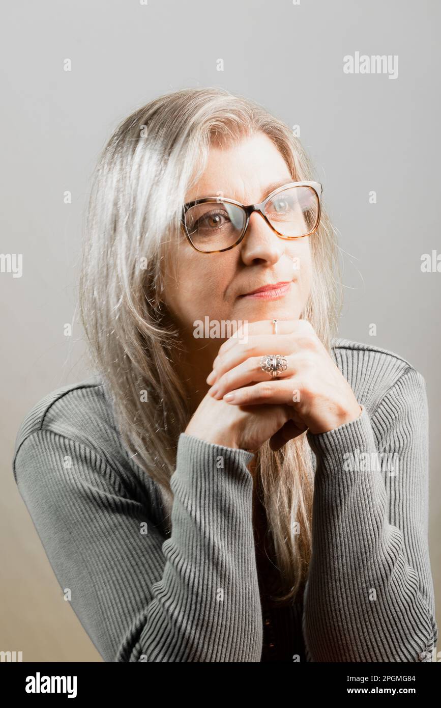 Woman wearing eyeglasses green hi-res stock photography and images - Alamy