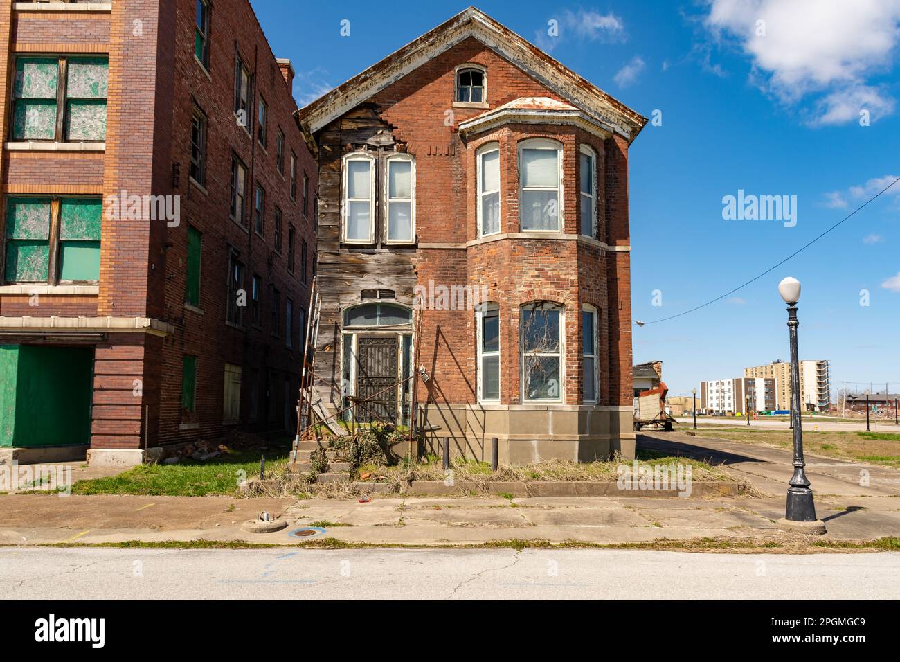 Old abandoned derelict house with missing bricks. Cairo, Illinois, USA ...
