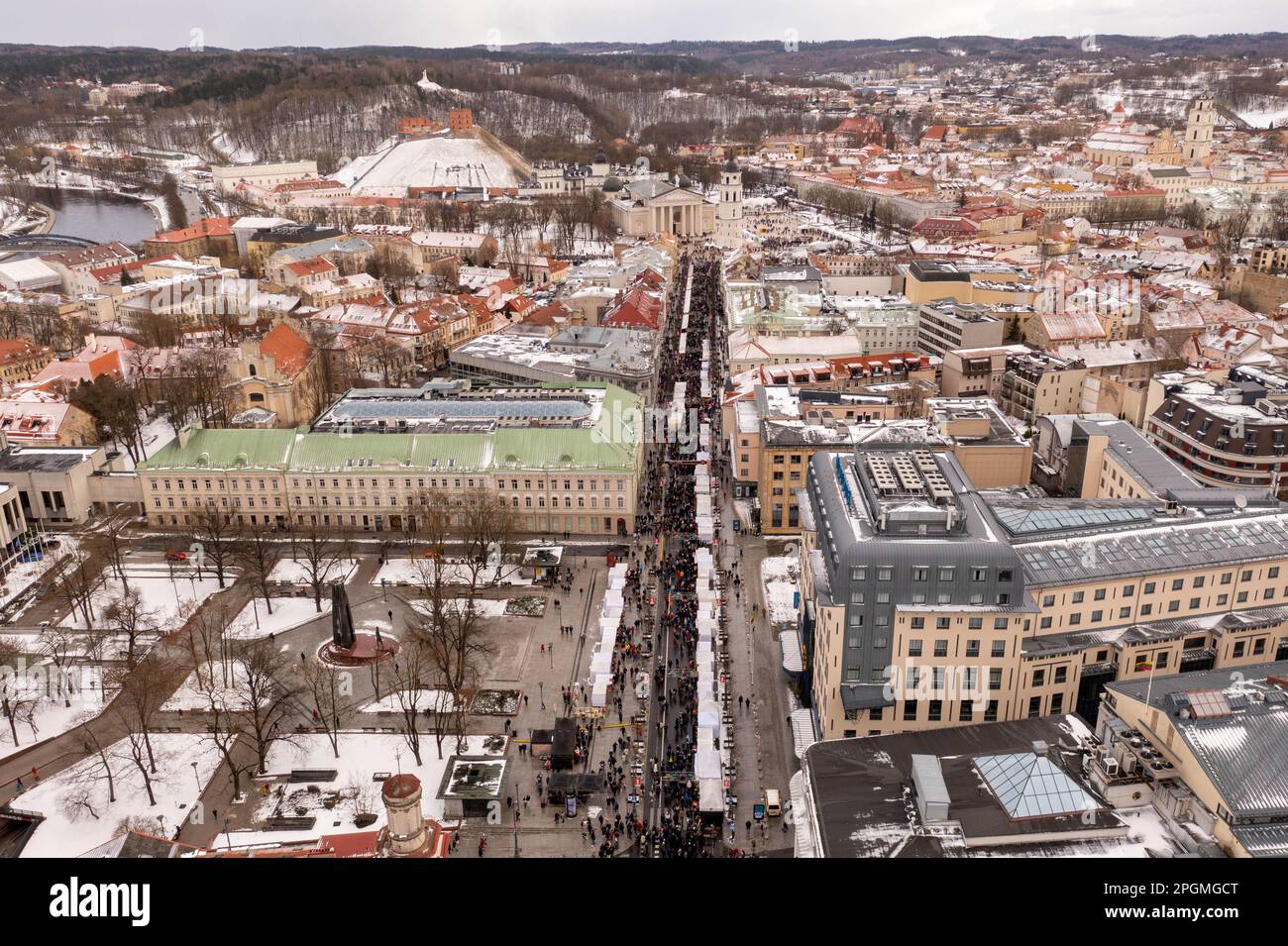 Crowd aerial street fair crowd hi-res stock photography and images - Alamy