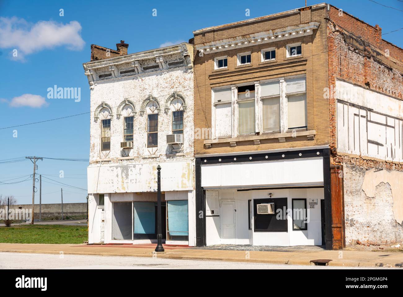 Old abandoned townscape usa hi-res stock photography and images - Alamy