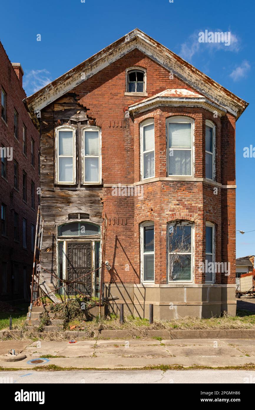 Old abandoned derelict house with missing bricks. Cairo, Illinois, USA ...