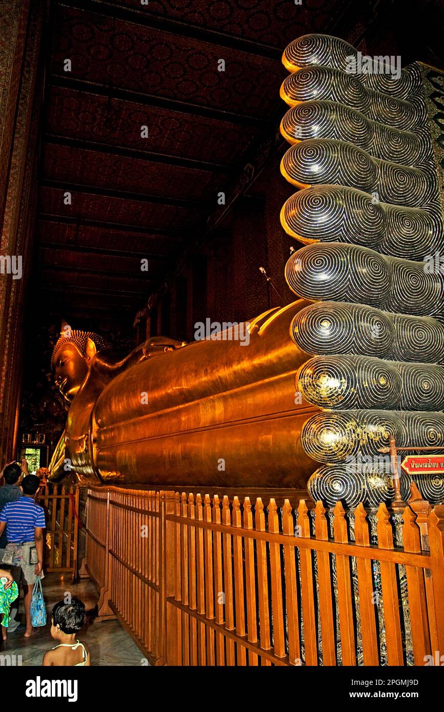 lying buda in the temple Stock Photo - Alamy