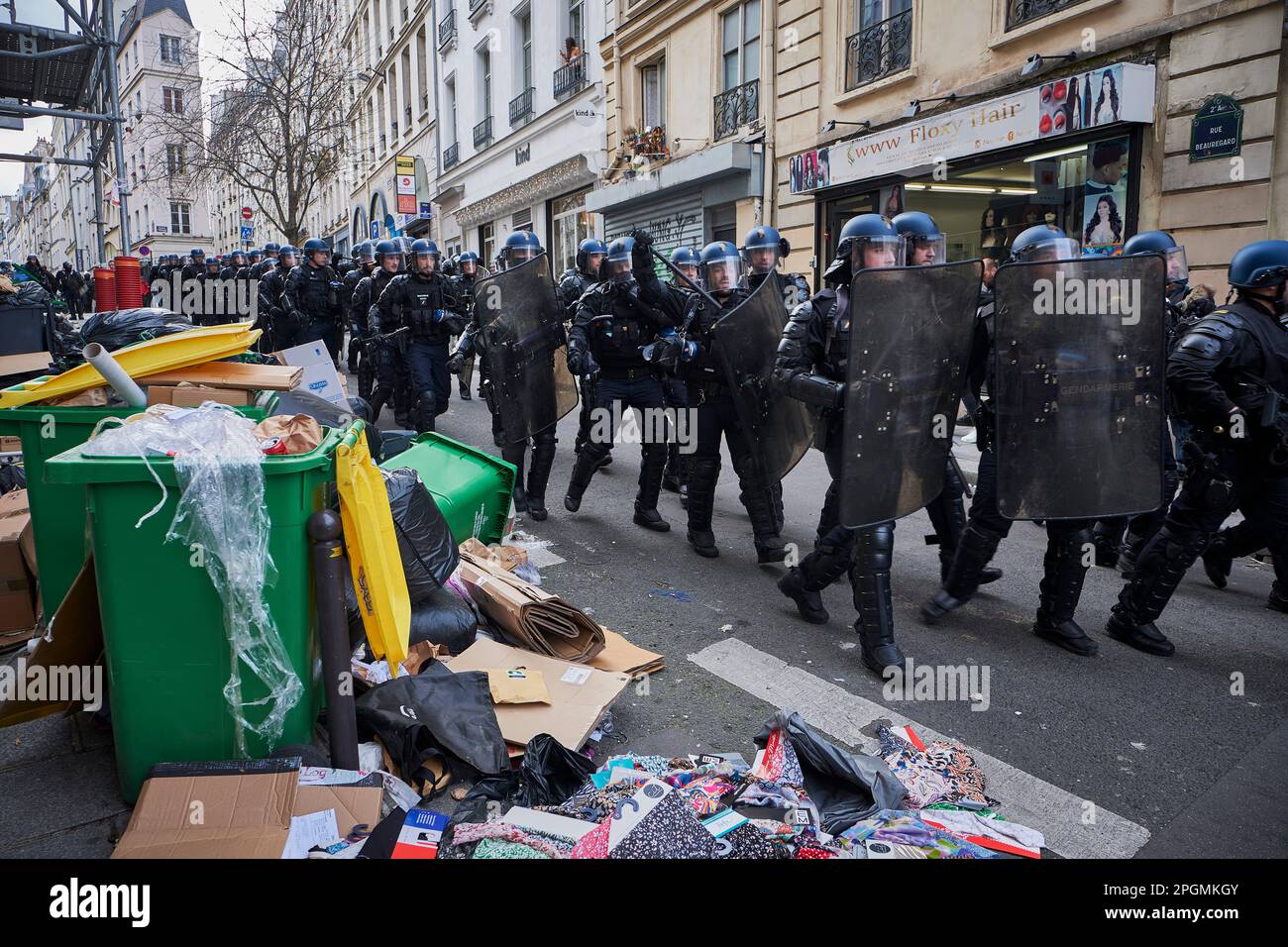 Paris, Ile de France, FRANCE. 23rd Mar, 2023. Riot police run towards ...