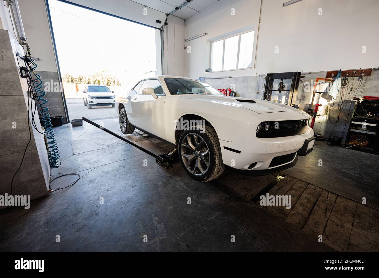 Repair jacks hi-res stock photography and images - Alamy