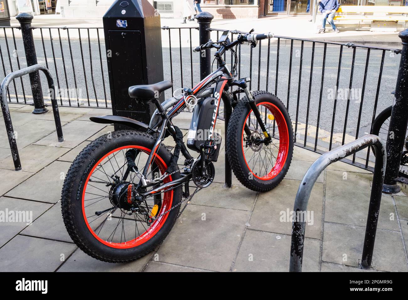 22.03.2023 Chester, Cheshire, UK. Cycling Chester's traffic-free paths ...
