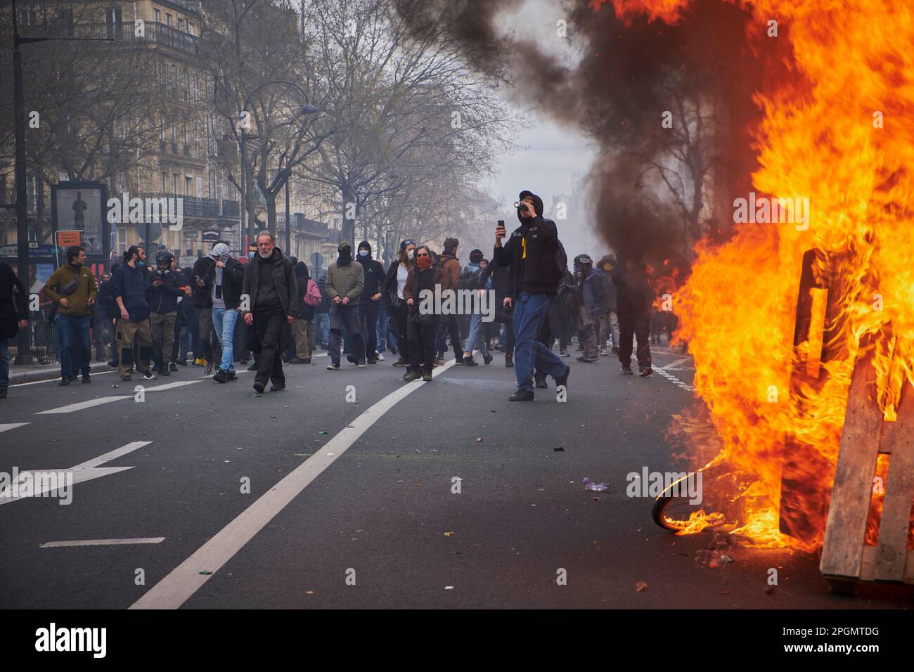 March 23, 2023, Paris, Ile de France, FRANCE: Garbage burns during ...