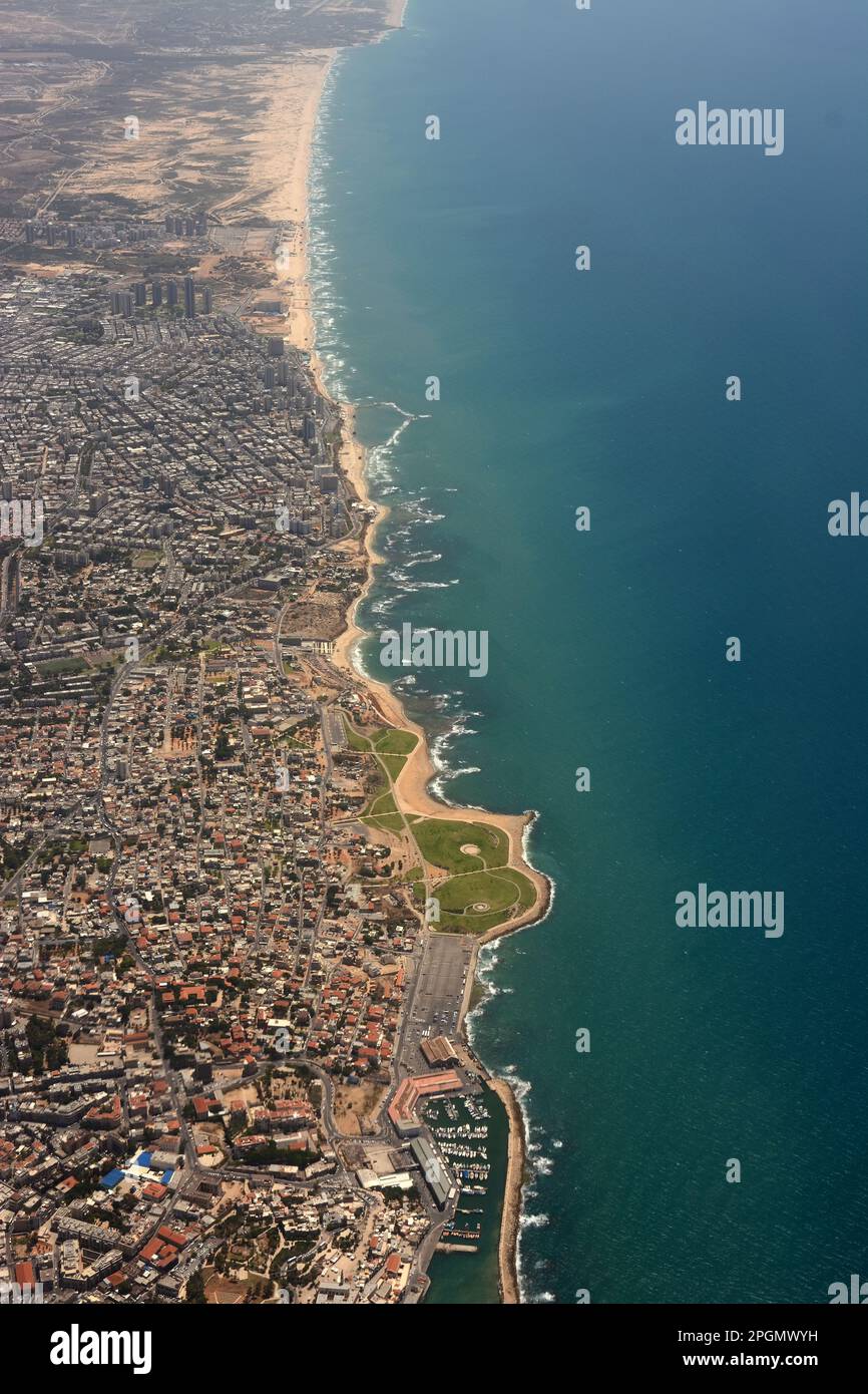 Shoreline aerial hi-res stock photography and images - Alamy