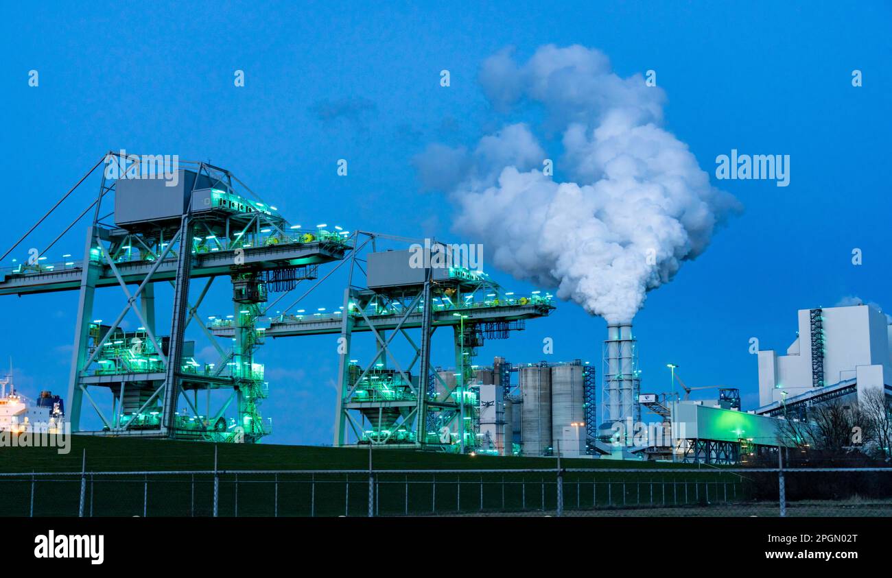 RWE coal-fired power plant Eemshavencentrale, in the seaport of ...