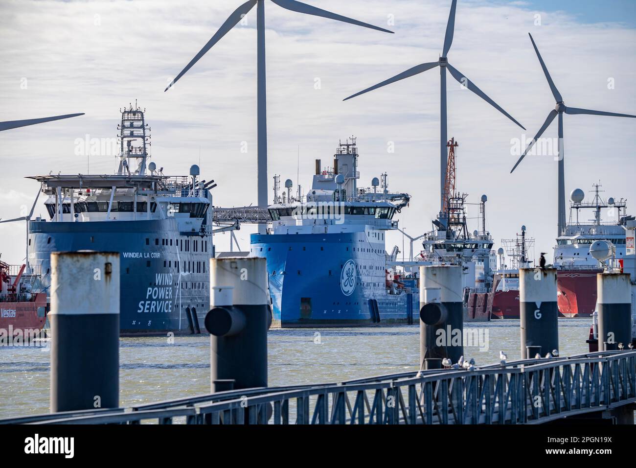 Offshore working vessels, Buss Terminal Eemshaven, logistics hub for ...