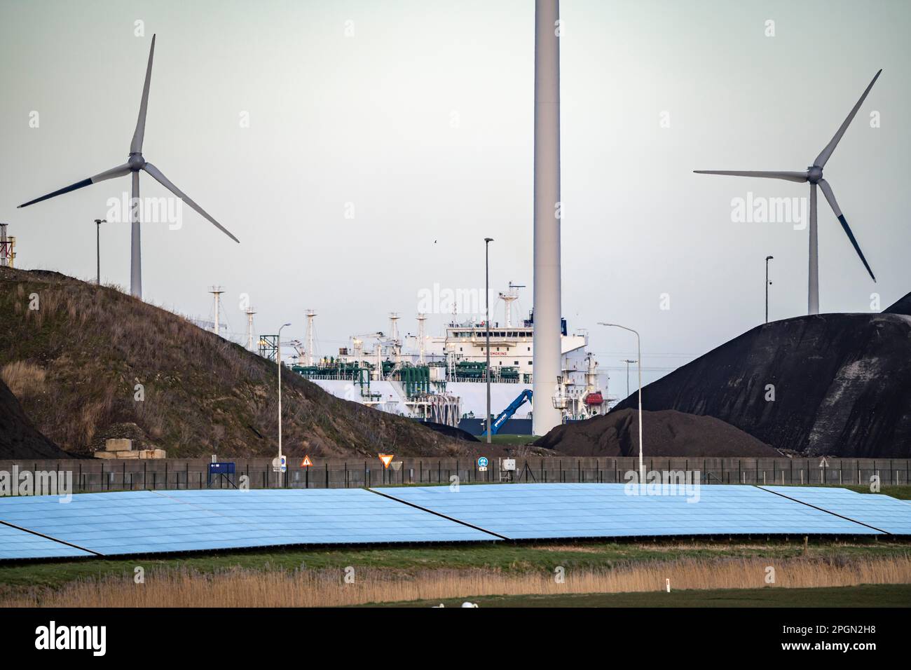 EemsEnergyTerminal, floating LNG terminal in the seaport of Eemshaven ...