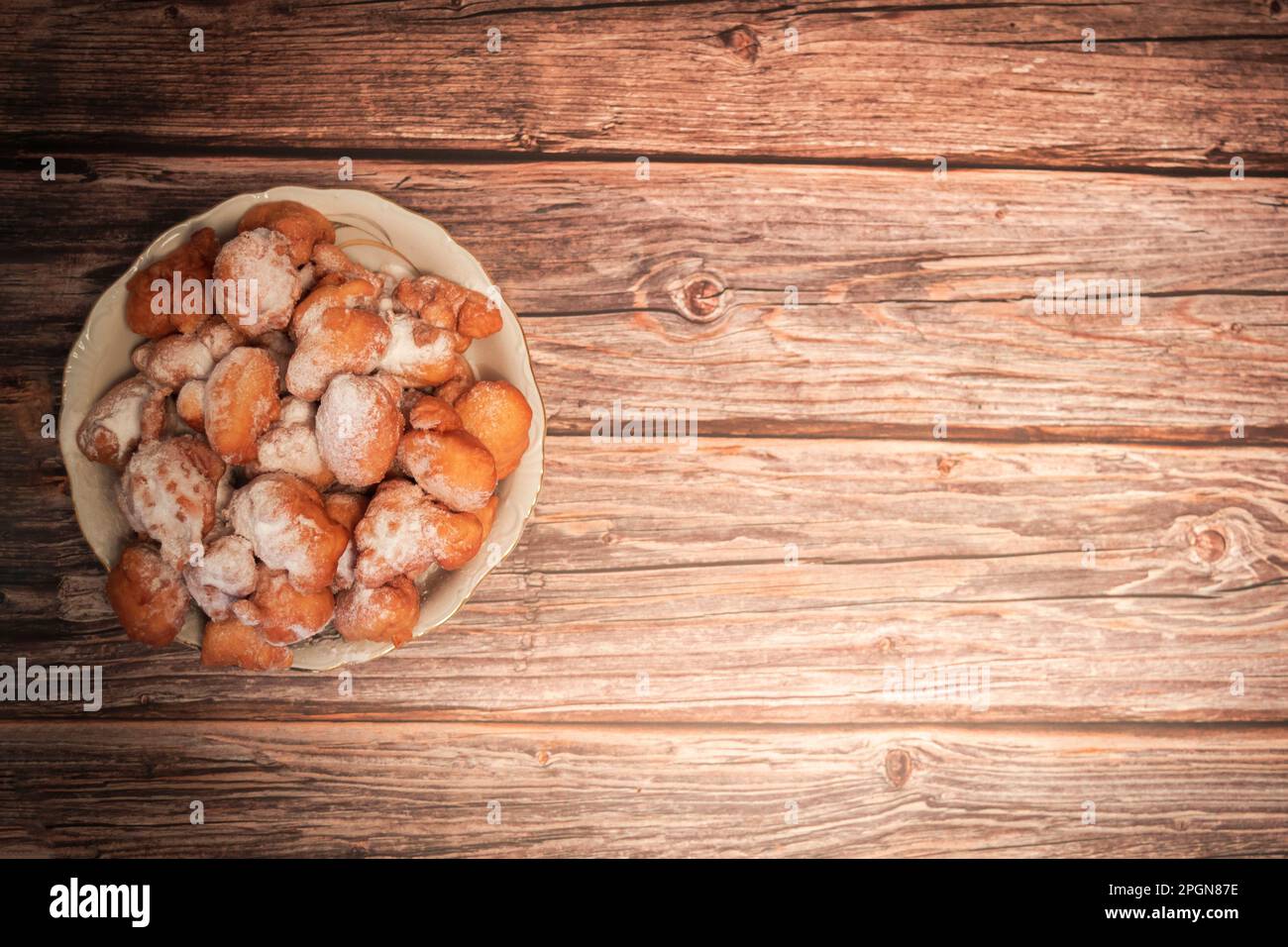 Golden cinnamon dusted fritters hi-res stock photography and images - Alamy