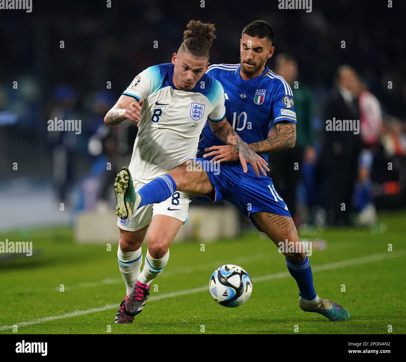 England's Kalvin Phillips (left) and Italy's Lorenzo Pellegrini battle ...