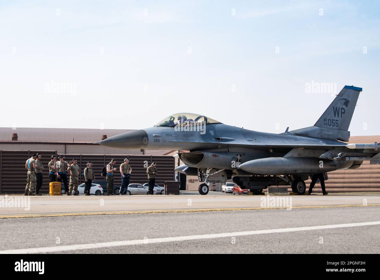 A U.S. Air Force F-16 Fighting Falcon, 35th Fighter Squadron, Kunsan ...