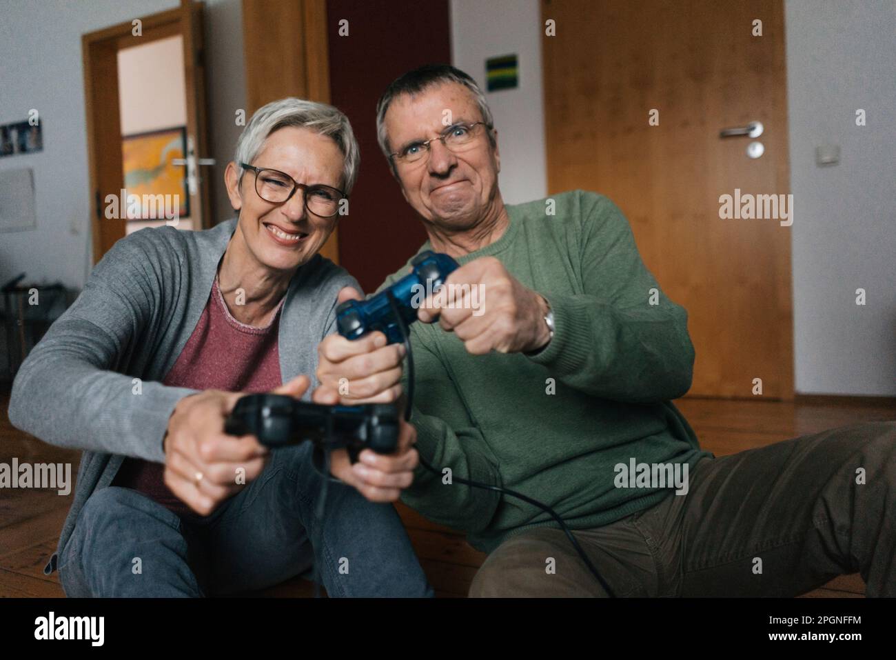 Couple video camera hi-res stock photography and images - Alamy