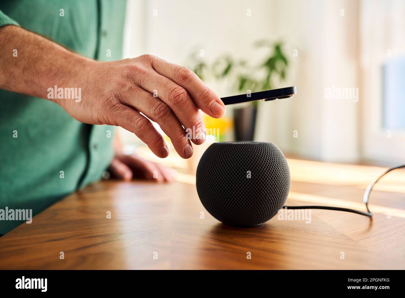 Smartspeaker hi-res stock photography and images - Alamy