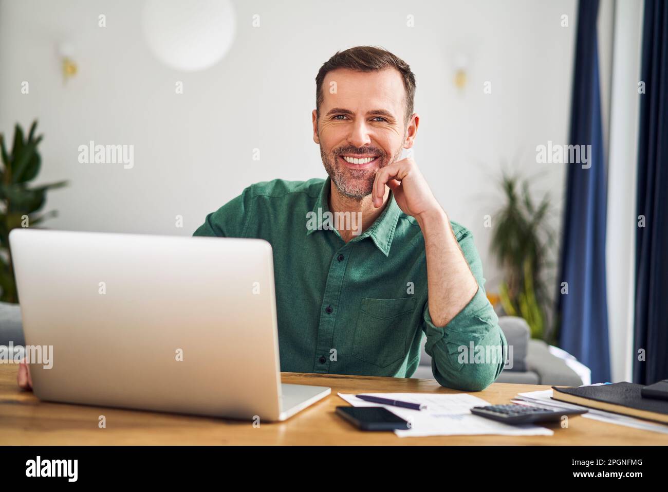 Man working laptop from home hi-res stock photography and images - Alamy