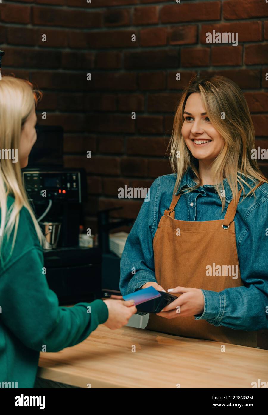 Customer pay online via internet hi-res stock photography and images ...