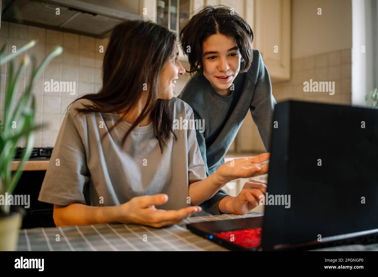Teenage boy and mother talking hi-res stock photography and images - Alamy