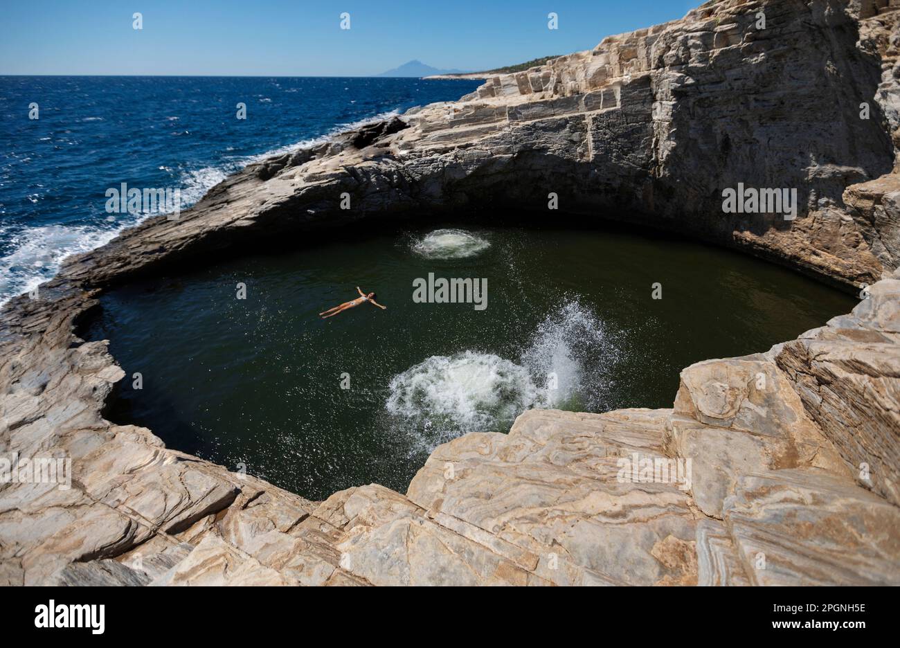 Pool in cave hi-res stock photography and images - Alamy