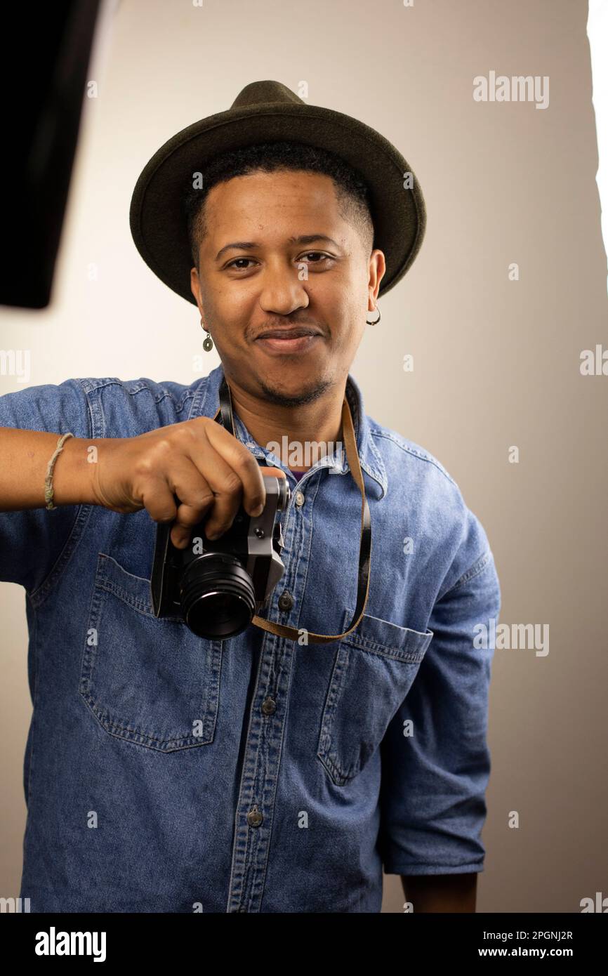 Male portrait fedora smiling hi-res stock photography and images - Alamy