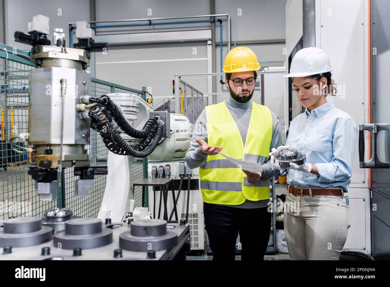 Industry 4 0 factory female engineer hi-res stock photography and ...