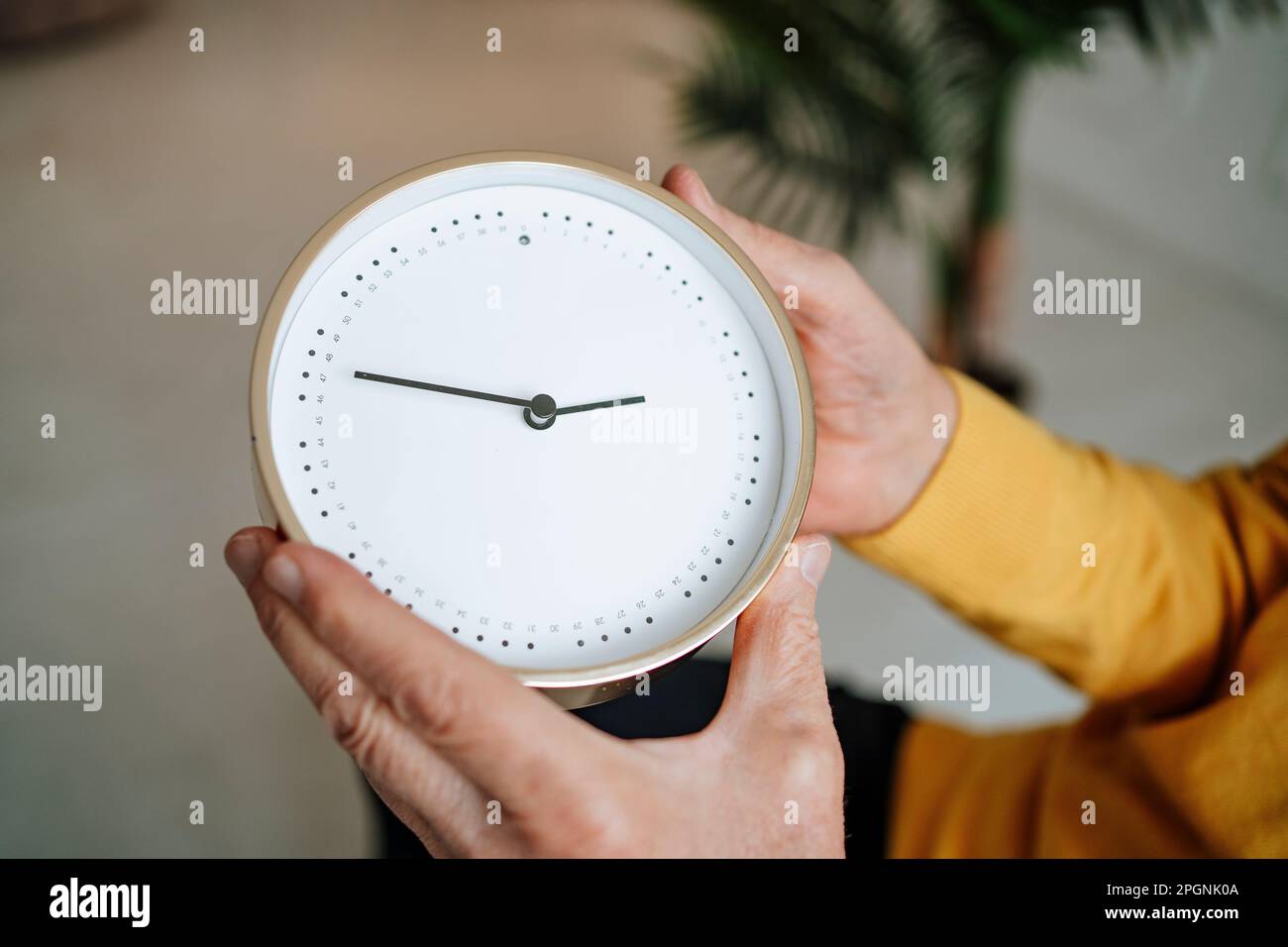 Clock clock hands hi-res stock photography and images - Alamy