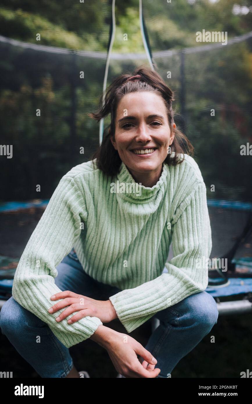 Trampoline in yard hi-res stock photography and images - Alamy