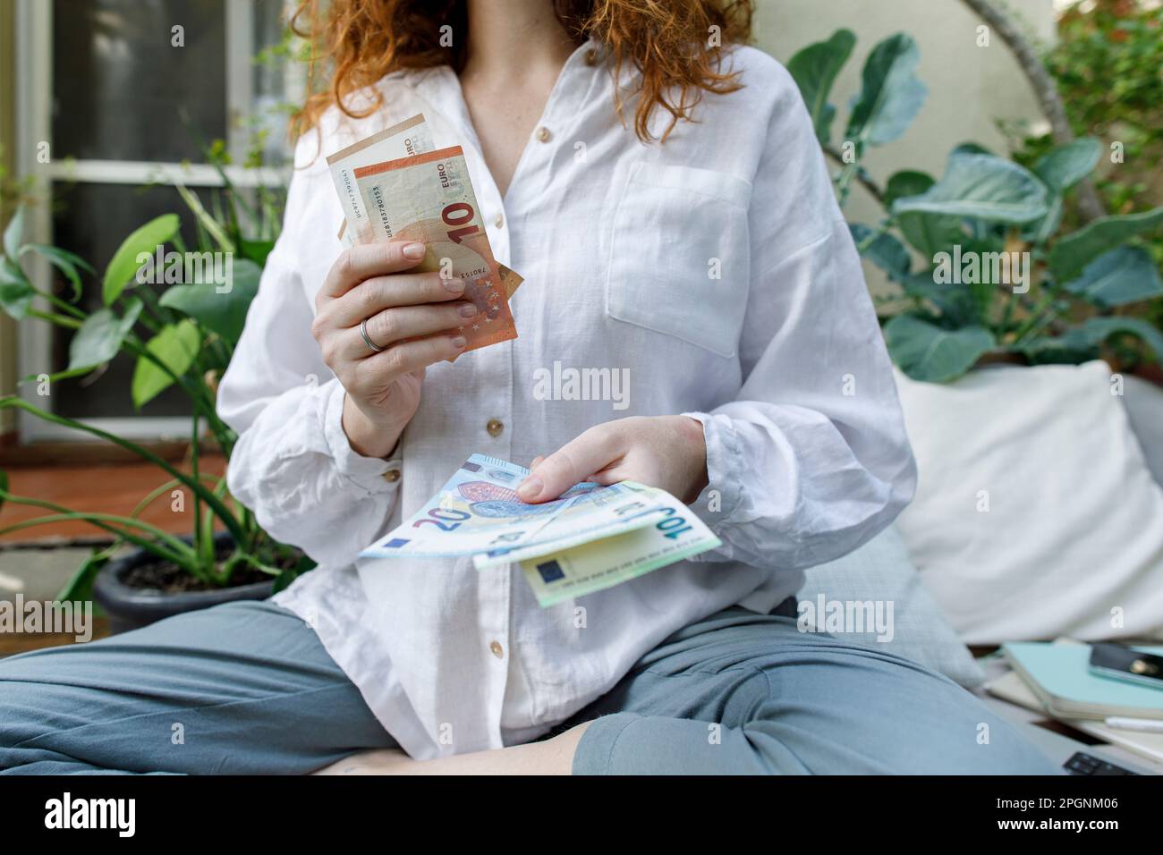 Women euros hi-res stock photography and images - Alamy