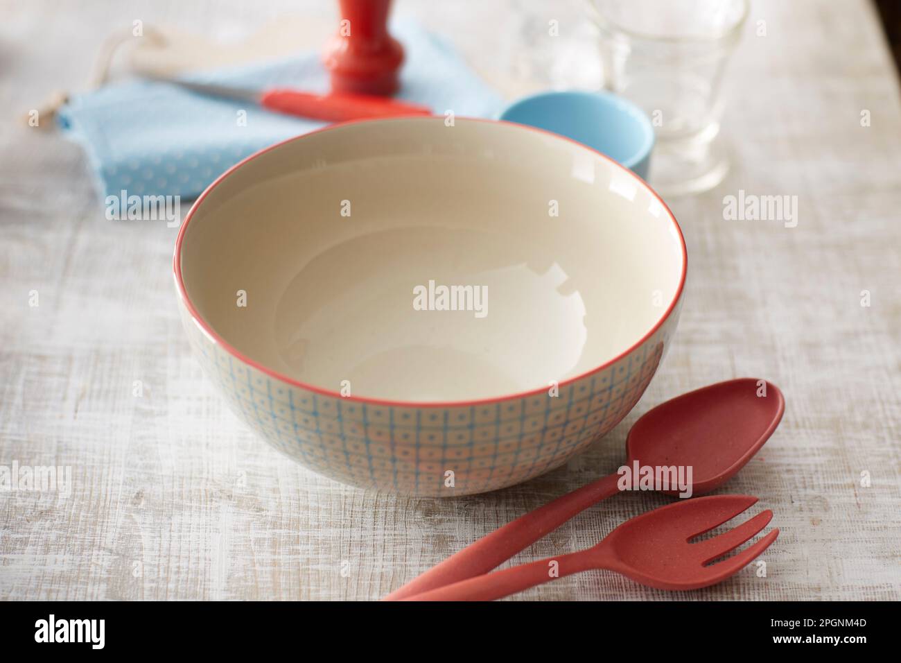 Empty bowl hi-res stock photography and images - Alamy