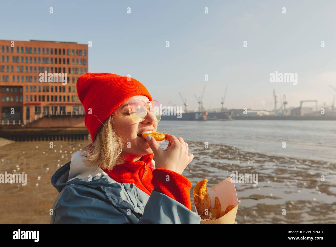 Person eating fish hi-res stock photography and images - Alamy