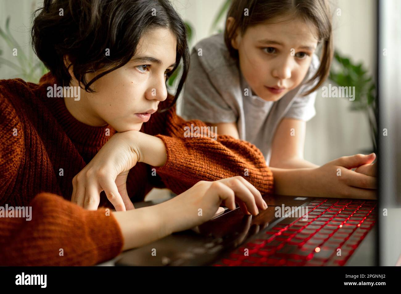 Family with two teenage brothers hi-res stock photography and images ...