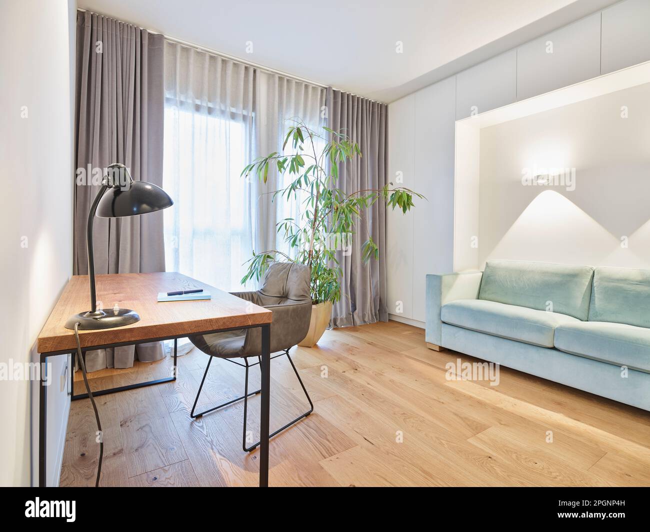 Empty lamp hi-res stock photography and images - Alamy