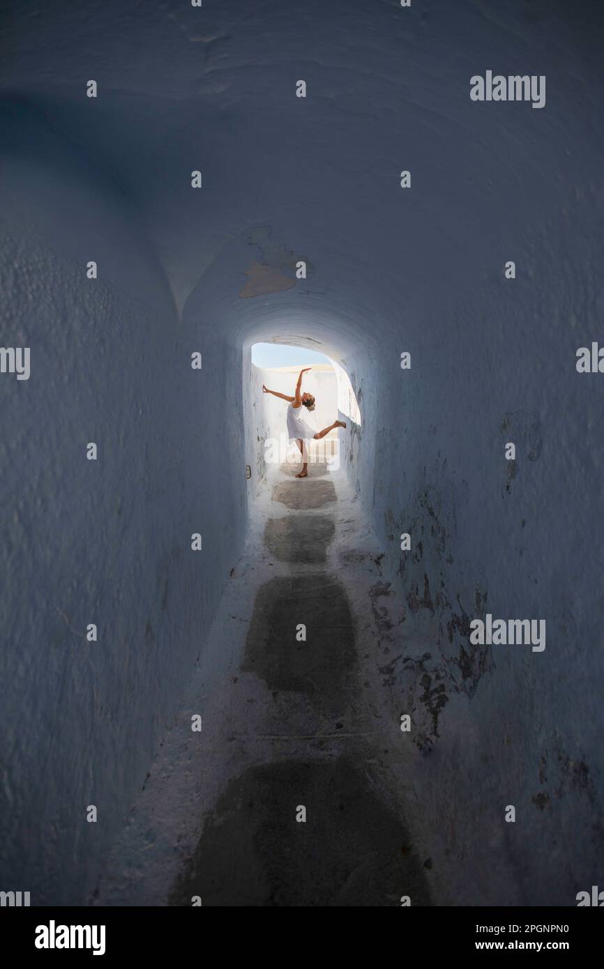 Vertical white walls hi-res stock photography and images - Alamy