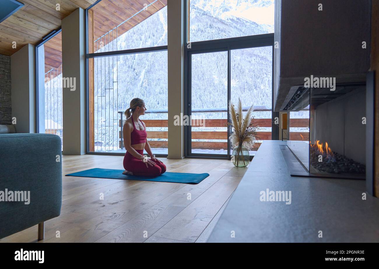 Vajrasana pose hi-res stock photography and images - Alamy