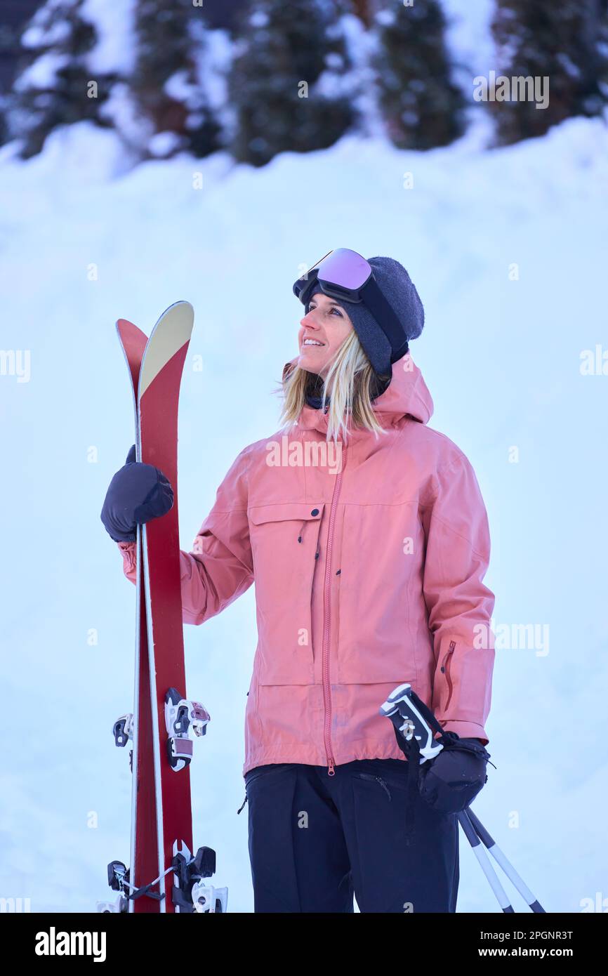 Skis standing up hi-res stock photography and images - Alamy