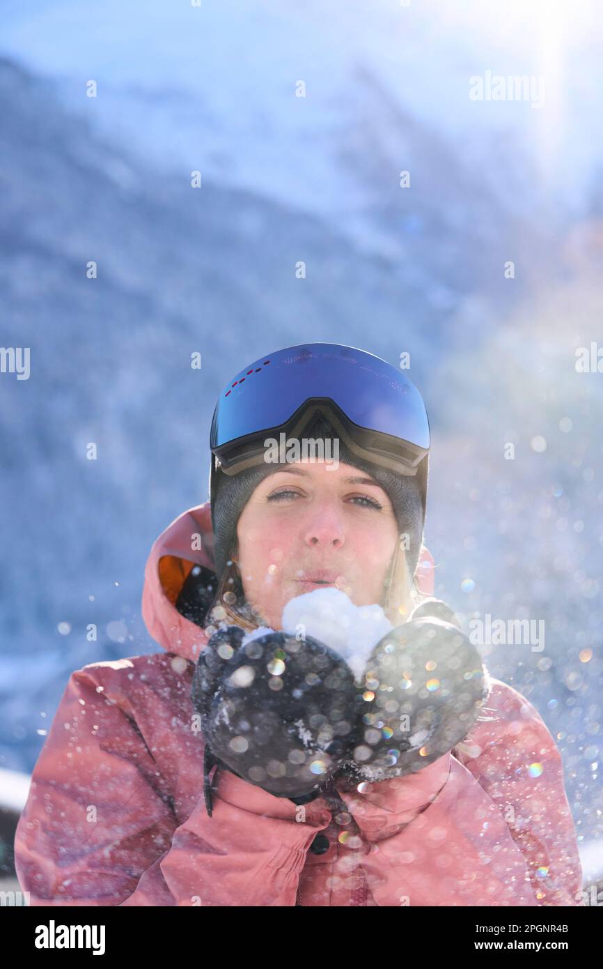 Blowing color powder hi-res stock photography and images - Alamy