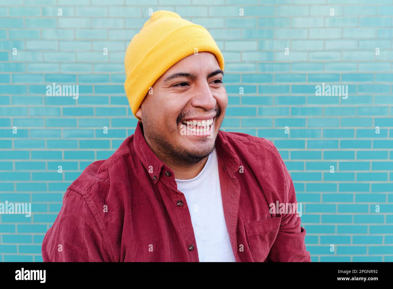 Man building brick wall hi-res stock photography and images - Alamy