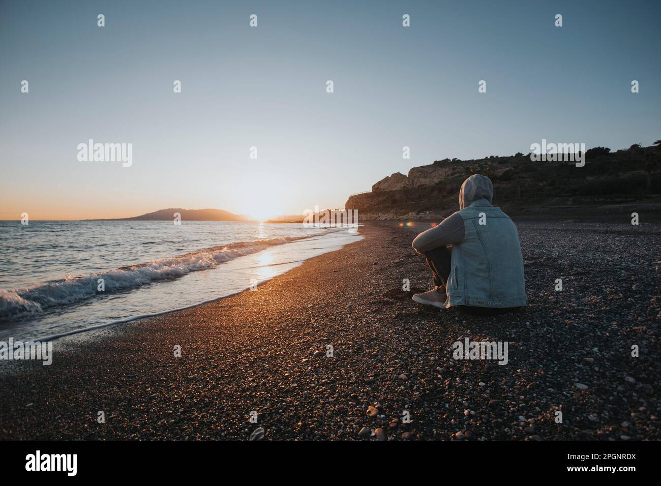 Man sitting shore beach hi-res stock photography and images - Alamy