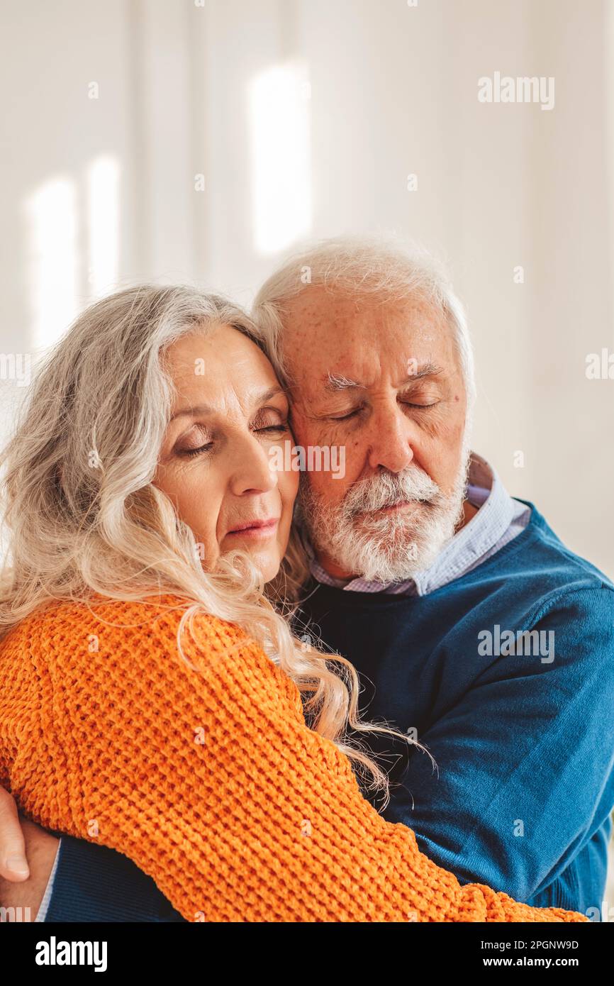 Vertical hugging hugging interior love man hi-res stock photography and ...