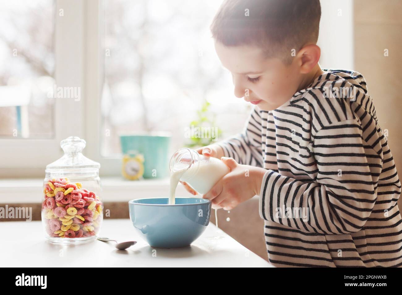 Child pouring milk hi-res stock photography and images - Alamy