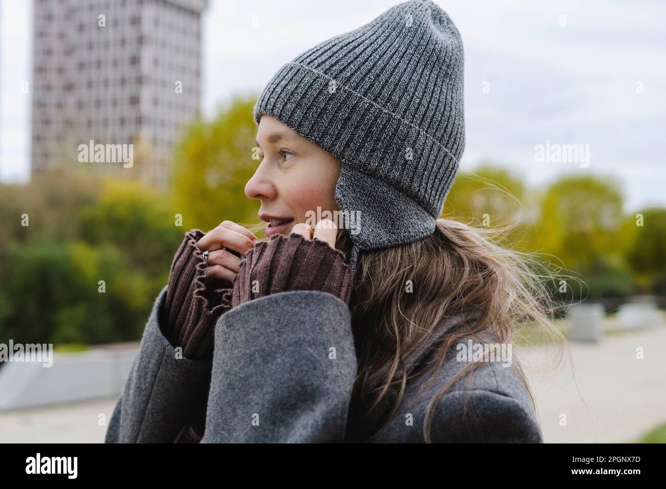 Knit hat hi-res stock photography and images - Alamy