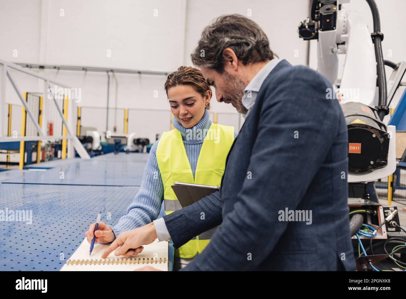 Explaining female engineer pointing hi-res stock photography and images ...