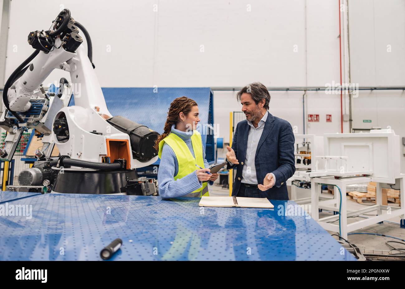 Discussions with colleagues hi-res stock photography and images - Alamy